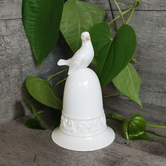 Avon | Accents | Vintage Avon Porcelain Bell Bird Dove 981 White | Poshmark